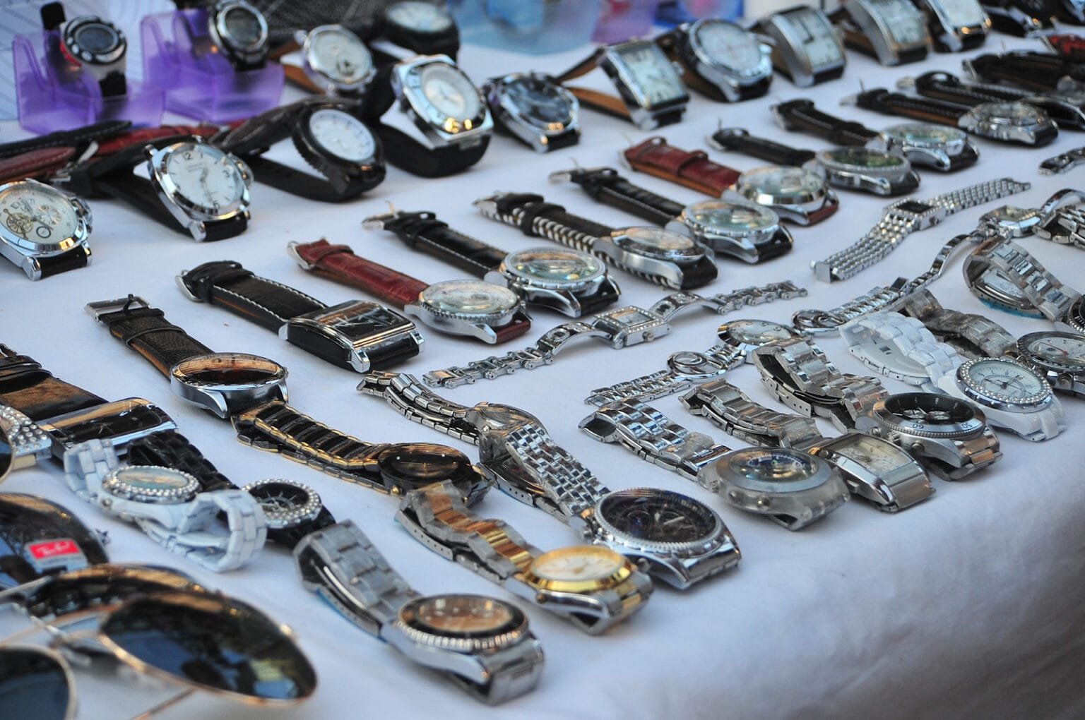 Spotting Fakes: Authenticating Luxury Watches in Tunisia